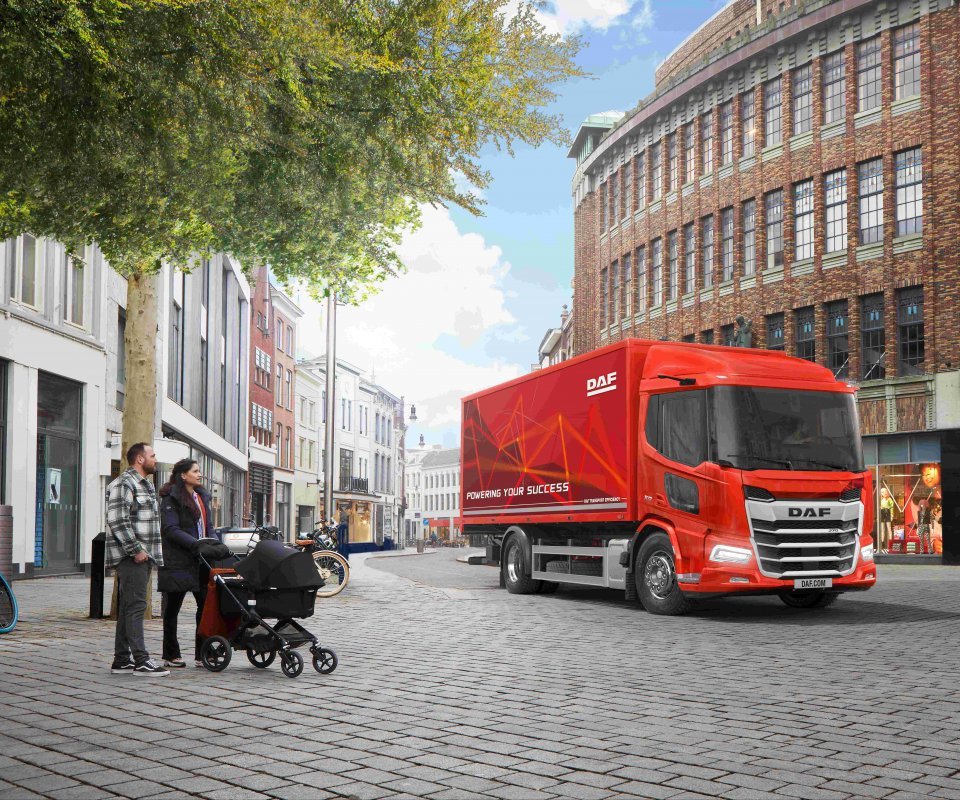 About Brian Currie (Milton Keynes) Ltd | DAF Trucks | Truck Servicing ...